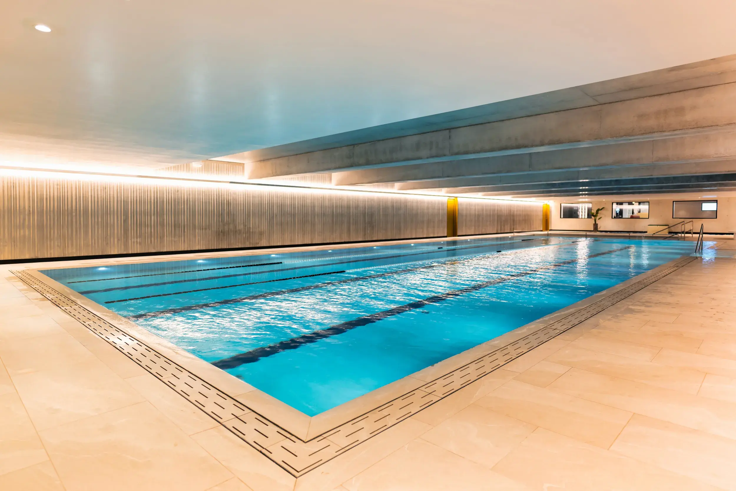Salle de sport avec piscine au Country Club Genève | Club de bien-être ...